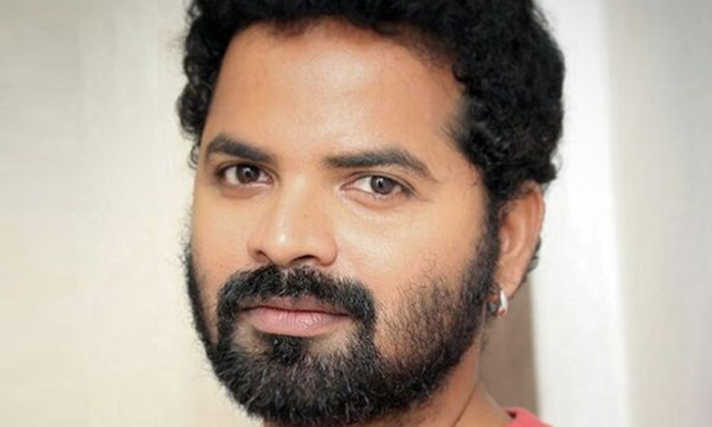 വിനയ് ഫോര്‍ട്ടിനെ തേടി ആ ദുഃഖവാര്‍ത്ത എത്തി; വേദനയോടെ താരം - Screenima