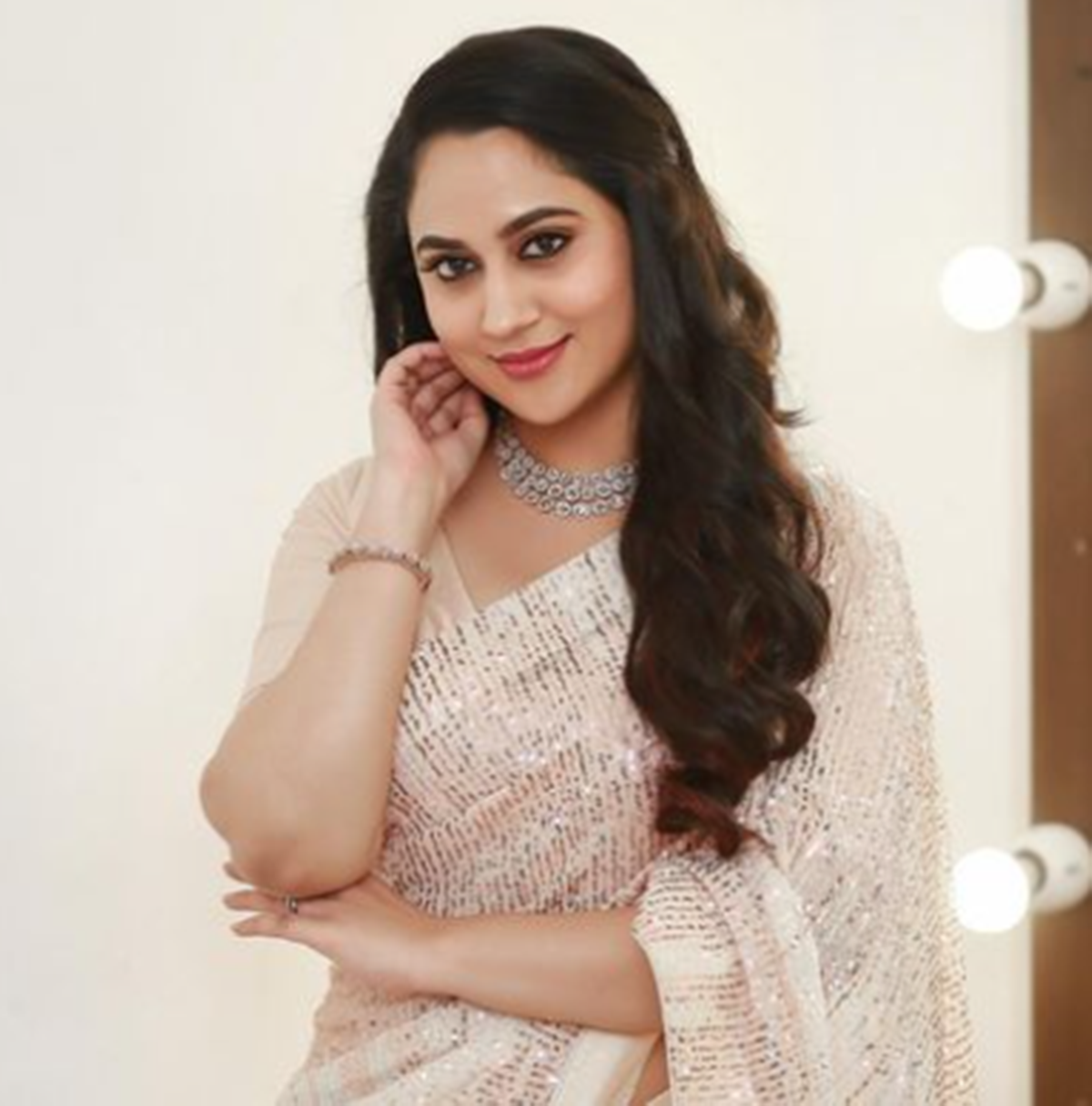 സാരിയില്‍ അതീവ സുന്ദരിയായി മിയ; ചിത്രങ്ങള്‍ കാണാം - Screenima