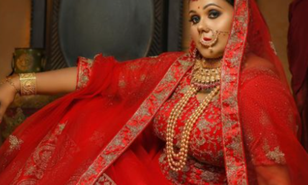 രാജ്ഞിയെപ്പോല്‍ അണിഞ്ഞൊരുങ്ങി രേഖ രതീഷ്; ചിത്രങ്ങള്‍ കാണാം - Screenima