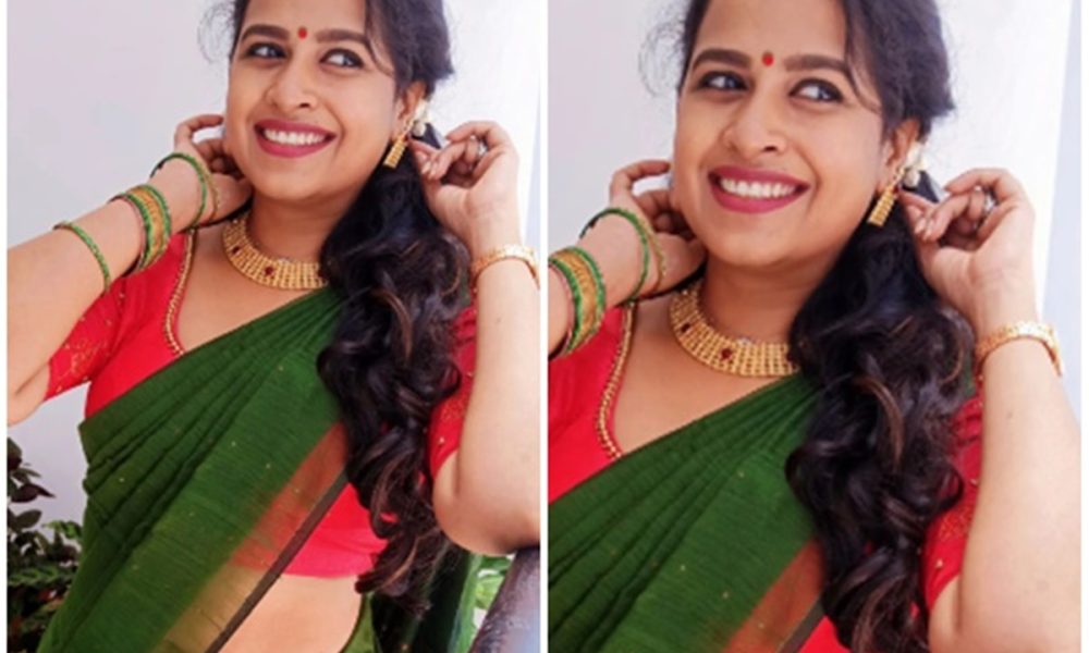 സാരിയില്‍ സുന്ദരിയായി സാധിക; ചിത്രങ്ങള്‍ - Screenima