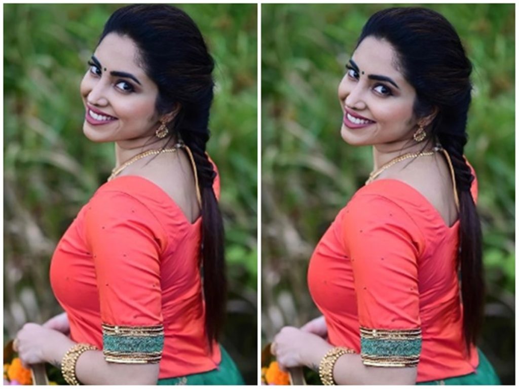 എന്തൊരു മലയാളി തനിമ; ഉത്രാട ദിന ചിത്രങ്ങളുമായി അമേയ - Screenima