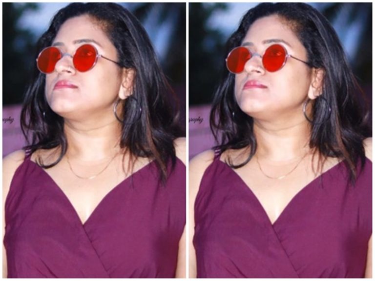 ‘അമ്മായിമാര്‍ക്ക് പറ്റിയ രണ്ട് സണ്‍ഗ്ലാസ് വാങ്ങി’; കിടിലന്‍ ചിത്രങ്ങളുമായി നിമിഷ ബിജോ - Screenima