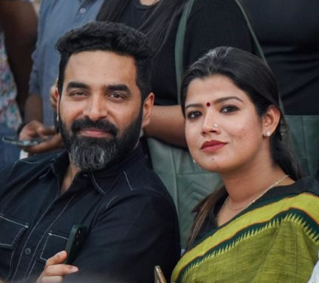 അമൃതയ്ക്ക് നെറ്റിയില്‍ മുത്തം കൊടുത്ത് ഗോപി സുന്ദര്‍; കിടിലന്‍ ചിത്രം ...