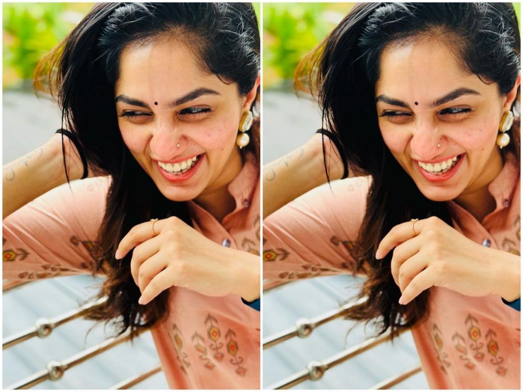 ചിരിയഴകില്‍ ആര്യ - Screenima