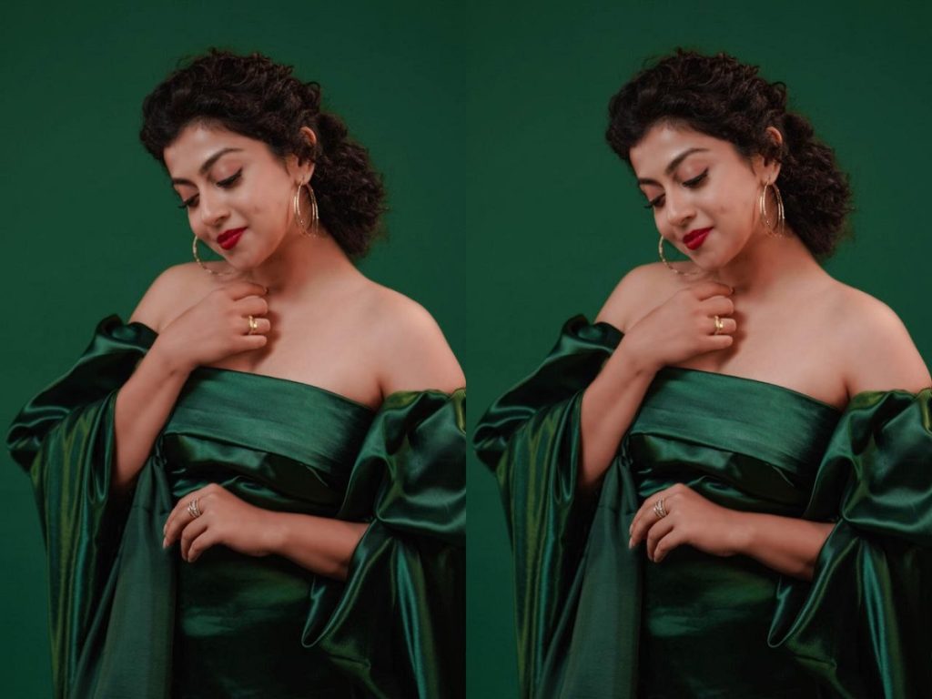 ഗ്ലാമറസായി ശ്രുതി - Screenima